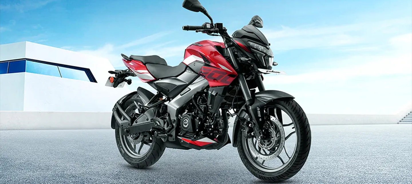 Bajaj Pulsar NS200 vs Hero Xtreme 250R Comparison of Price, Mileage, Specs & Colours