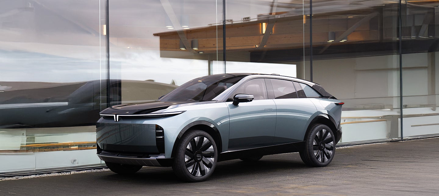 Tata Avinya vs Land Rover Defender Comparison of Price, Mileage, Specs ...