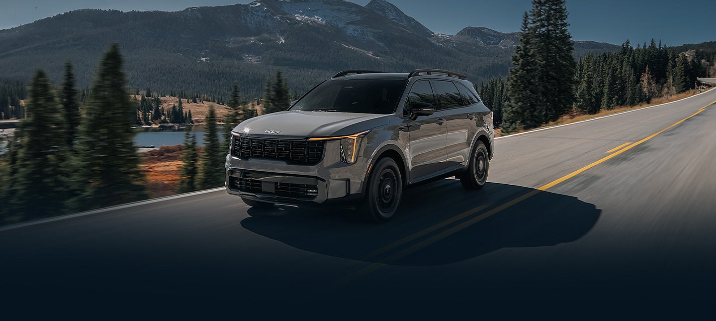 Kia Sorento vs Rolls-Royce Cullinan Comparison of Price, Mileage, Specs ...